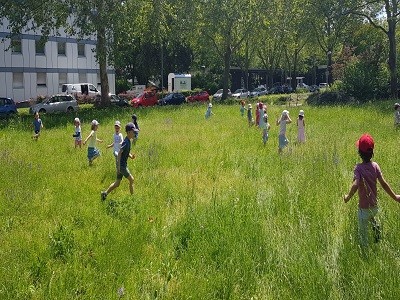 Die Kinder der Kita les petits amis der AWO genossen das schöne Wetter.